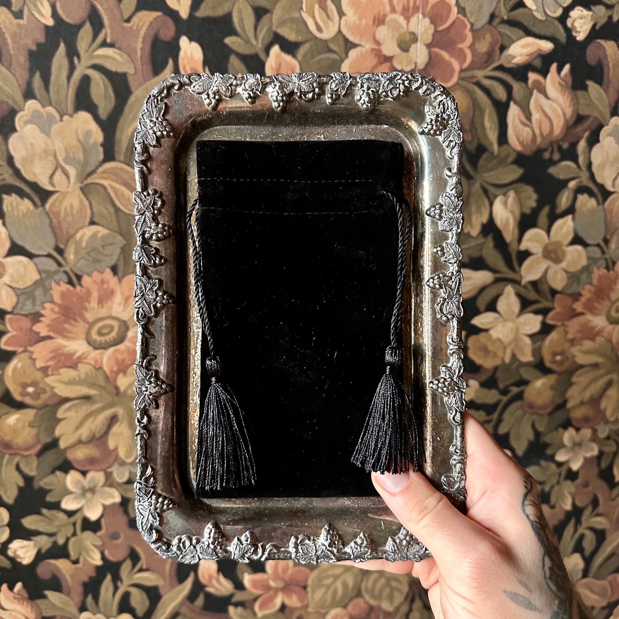 Velvet Crystal Pouch | Erethereal